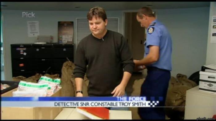 THE FORCE DETECTIVE SNR CONSTABLE TROY SMITH - Picalt