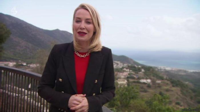 Laura Hamilton January 2022 - Picalt